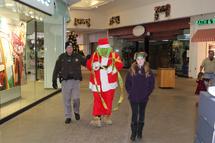 Grinch foiled again | News, Sports, Jobs - The Mining Journal